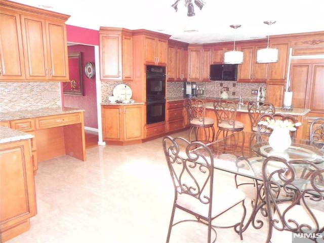8 Mariani Dr