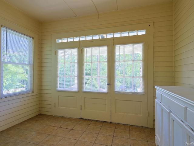 8 Marion Avenue