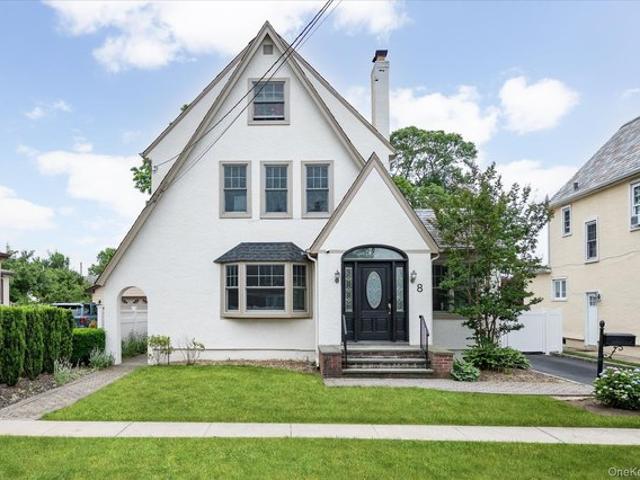 8 May Ct, West Hempstead, NY 11552