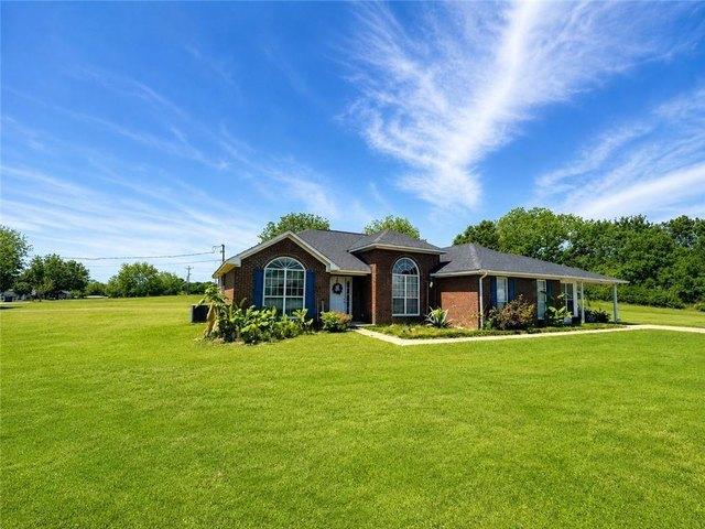 8 McLendon Rd, Fort Mitchell, AL 36856