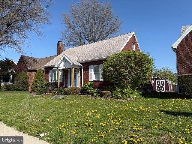8 Meadow Avenue