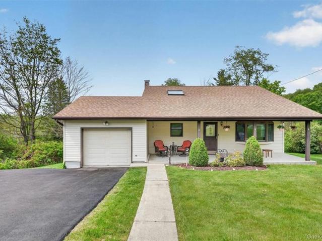 8 Meadow Ct, Carmel, NY 10512