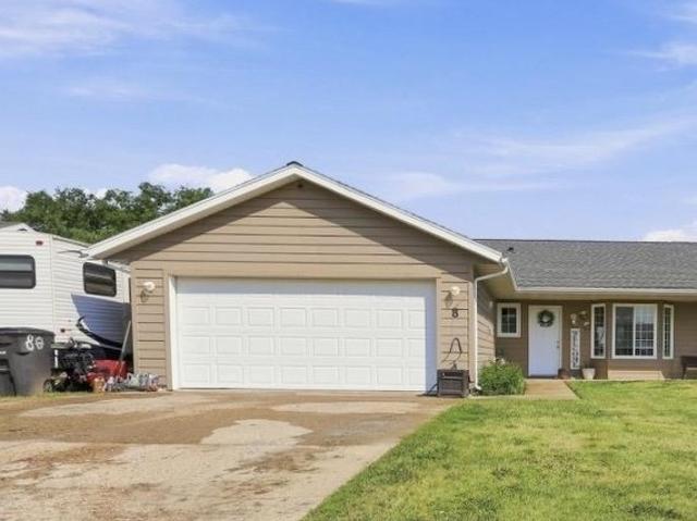 8 Meadow Ln, Stanley, ND 58784