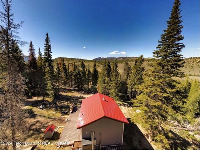8 Meeks Rd, Dubois, WY 82513