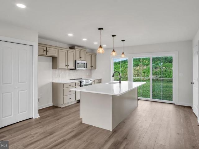 8 Melrose Lane