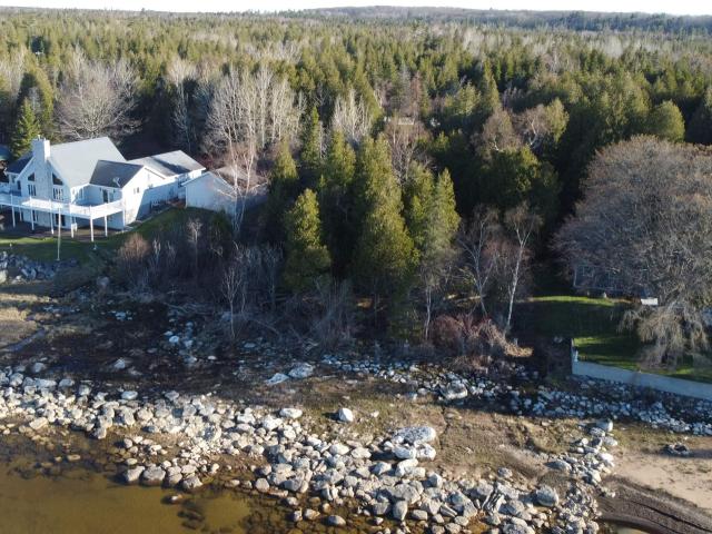 8 Middle Beach Road