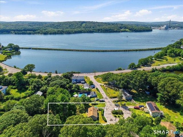 8 Mill Cove Rd, Ledyard, CT 06335