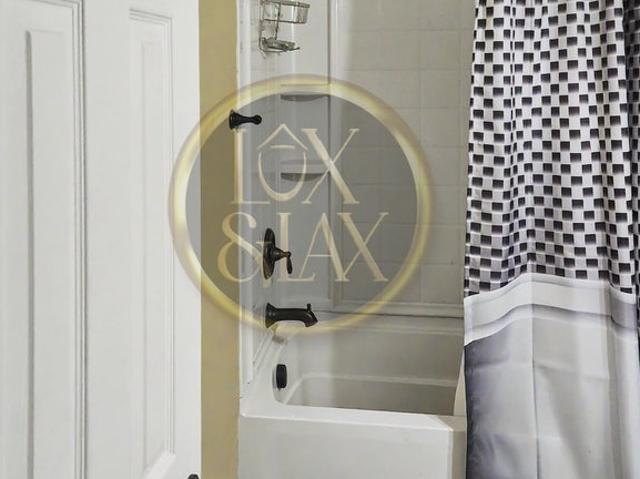8 min commute to NC State | Downtown Raleigh Home