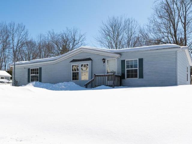 8 Miriam Rd, Merrimack, NH 03054