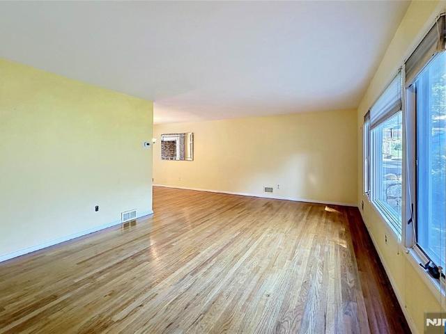 8 Mohawk Avenue