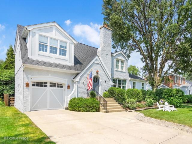 8 Mohawk Drive