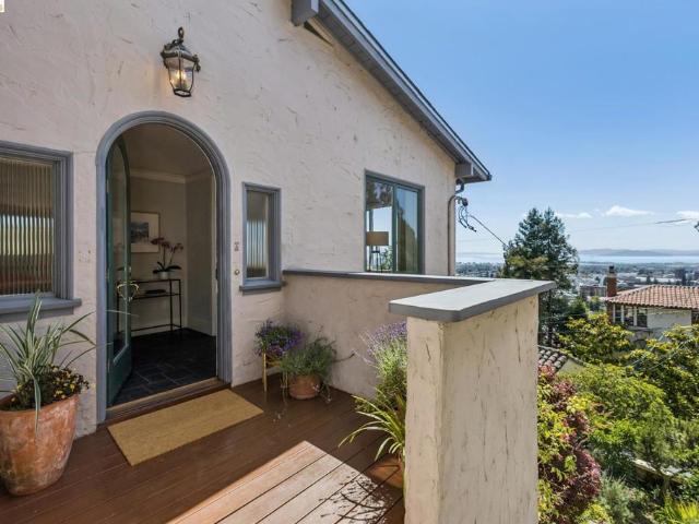 8 Mosswood Rd