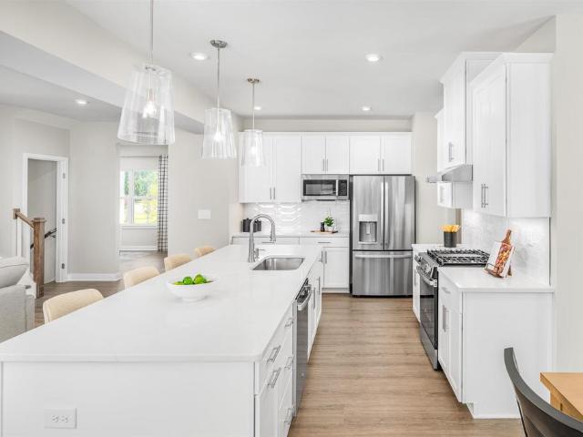 8 Mossy Rock Rd