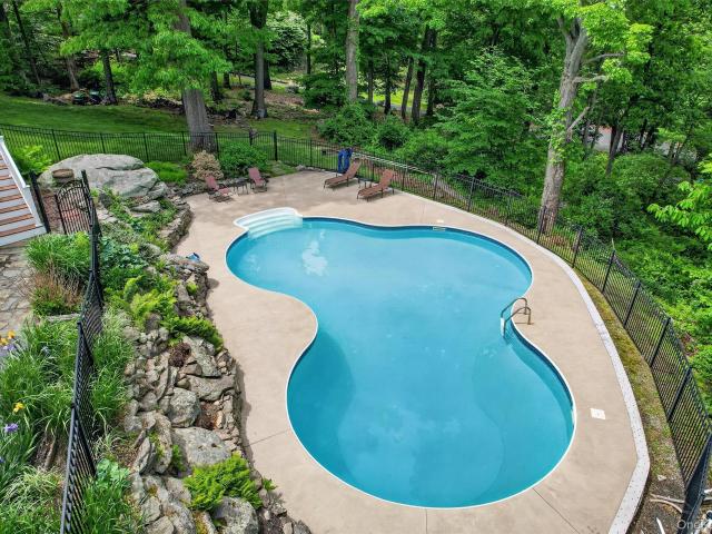 8 Mountain Brook Road