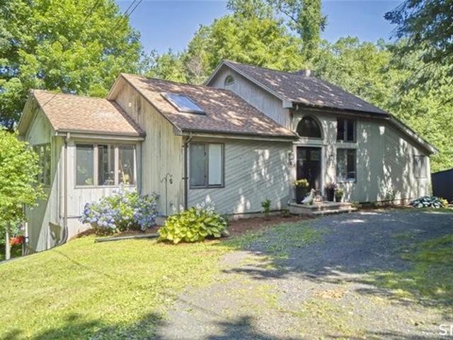 8 Mountain Trl, East Hampton, CT 06424