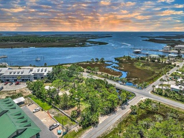 8 NW Second St, Steinhatchee, FL 32359