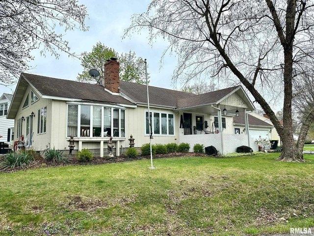 8 N Crescent Dr, Jacksonville, IL 62650