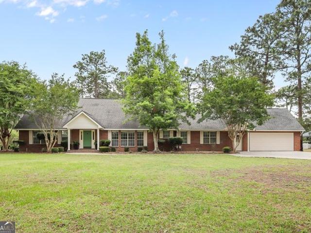 8 N Bogey Dr, Jesup, GA 31546
