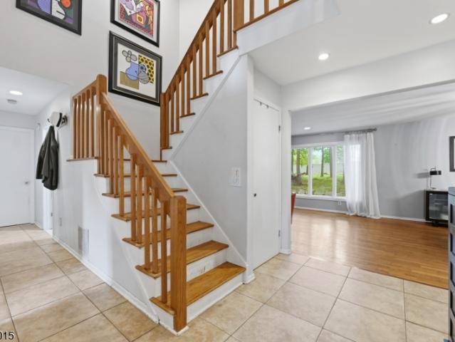 8 N Bayard Ln