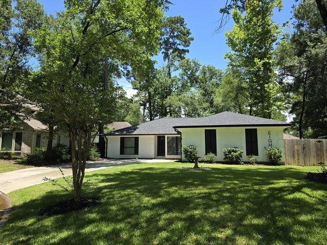 8 N Brook Pebble Ct, The Woodlands, TX 77380
