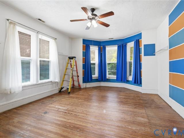 8 N Grove Avenue