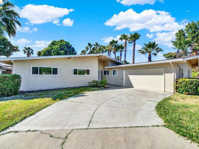 8 N Lake Dr