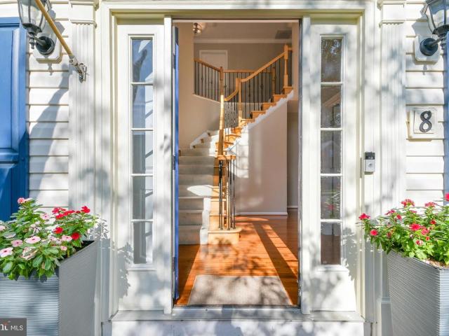 8 N Pointe Terrace