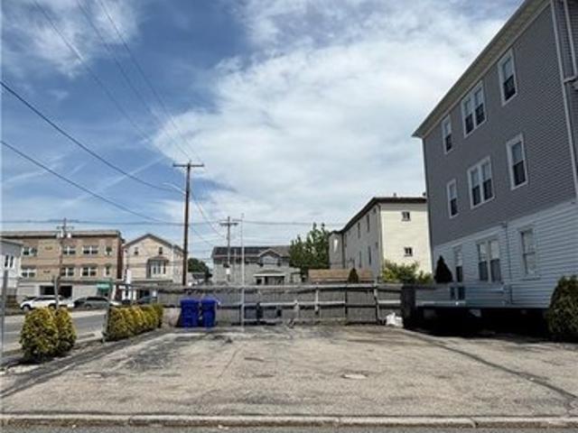 8 Nahant St, Providence, RI 02904