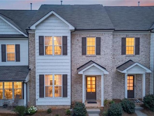 8 Nandina Dr, Greensboro, NC 27455
