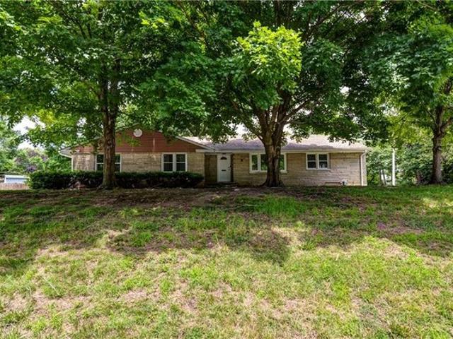 8 NE Carroll Dr, Decatur, IL 62526