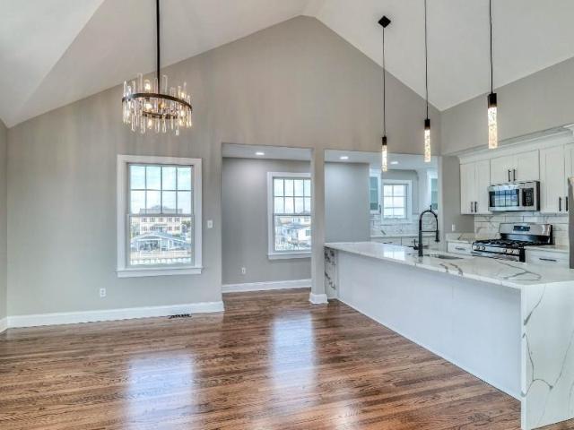 8 Neptune Dr
