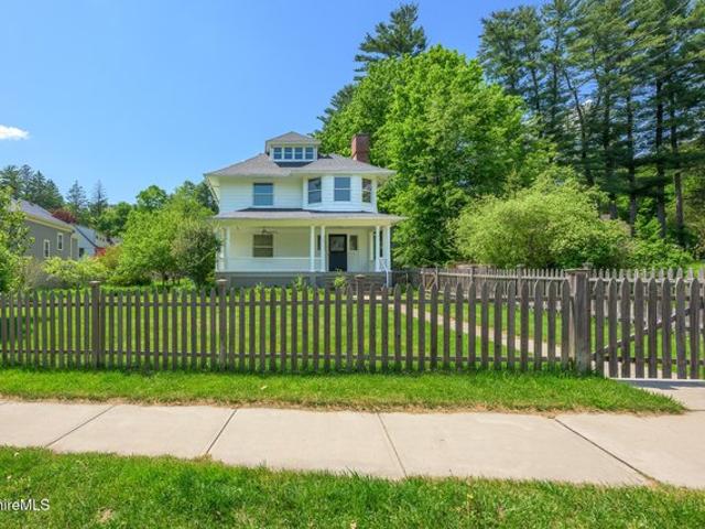 8 Oak St, Great Barrington, MA 01230