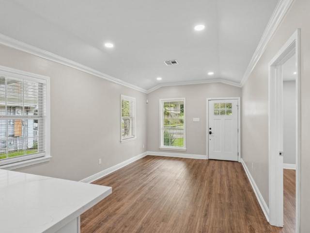8 Oakland Avenue