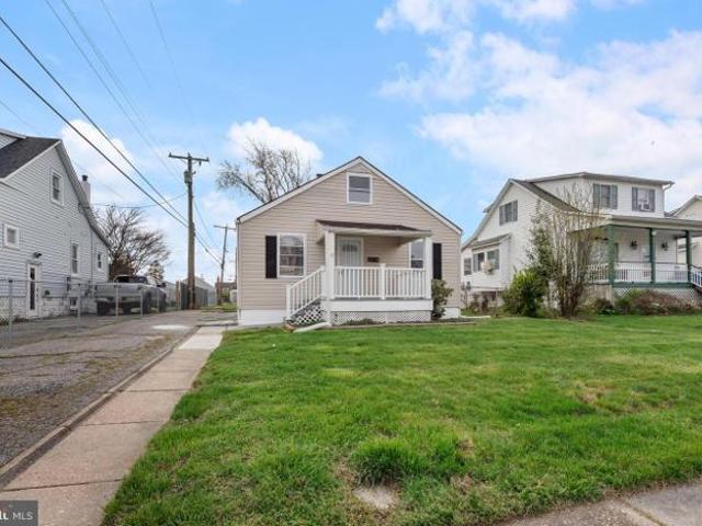 8 Oakwood Rd, Dundalk, MD 21222