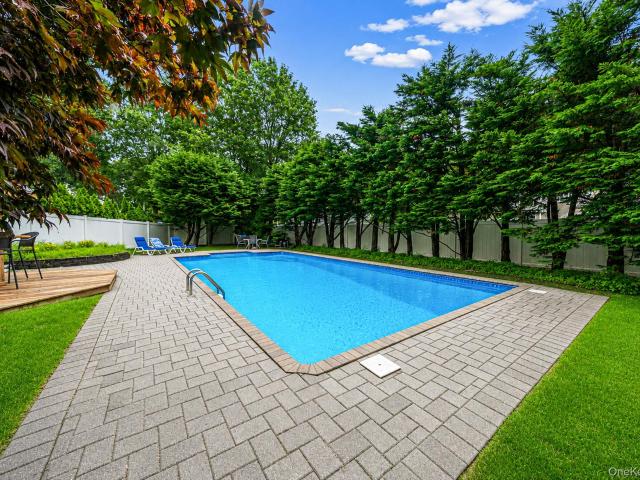 8 Old Orchard Court