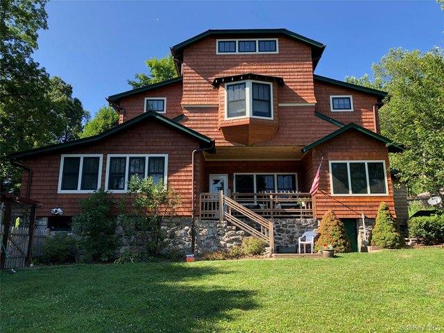 8 Olive Dr, Mahopac, NY 10541