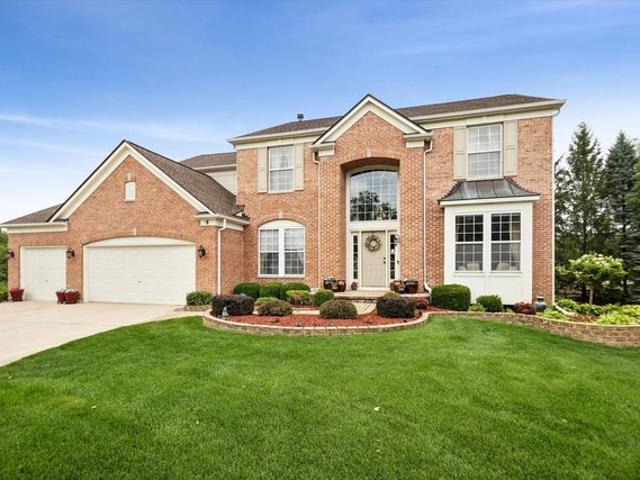 8 Orchid Ct, Streamwood, IL 60107