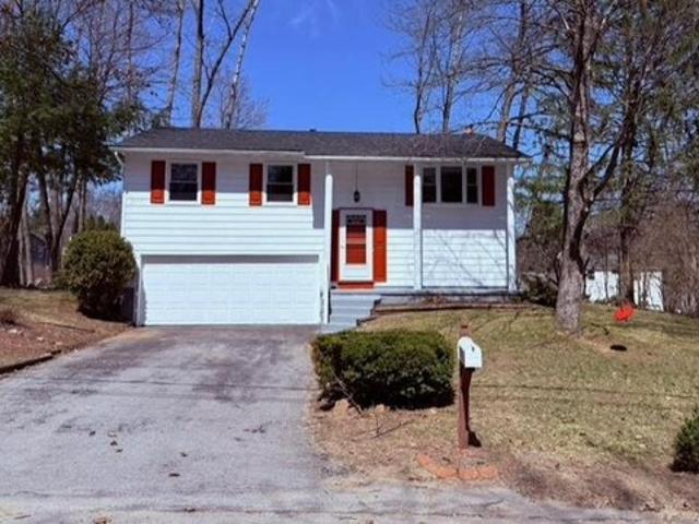 8 Orenda Spring Dr, Saratoga Springs, NY 12866