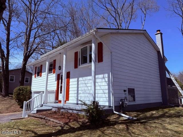 8 Orenda Spring Drive