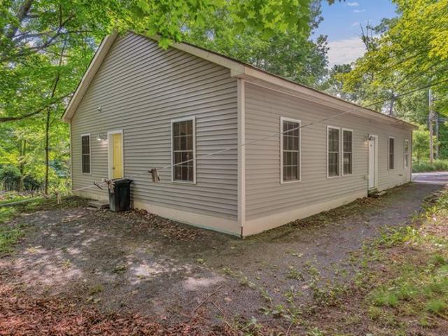 8 Orient Ave, Hampden, ME 04444