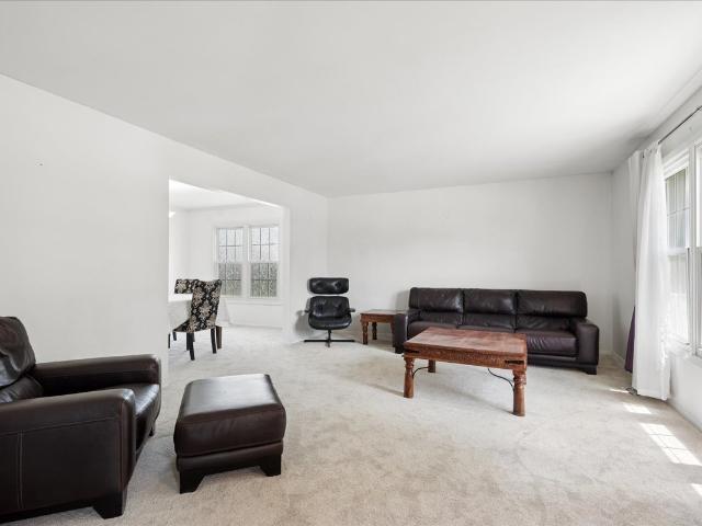 8 Auburn Drive