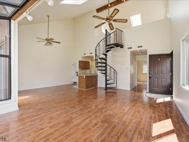 8 Augusta Dr # 8