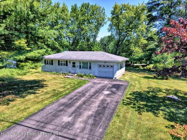 8 Autumn Ln, Freehold, NY 12431