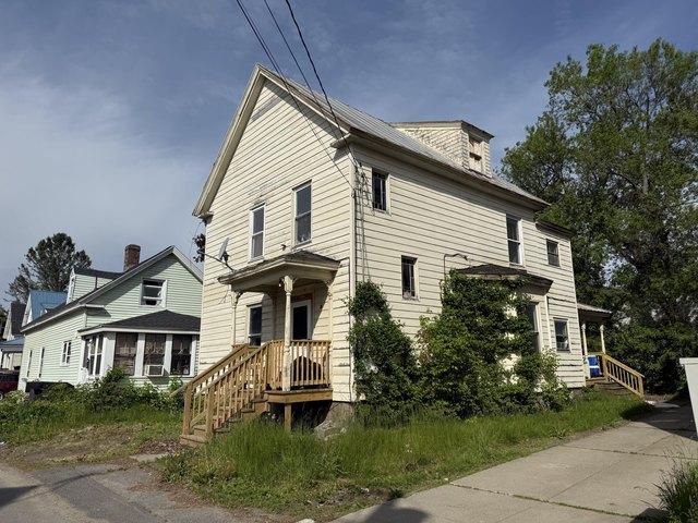 8 Autumn St, Waterville, ME 04901