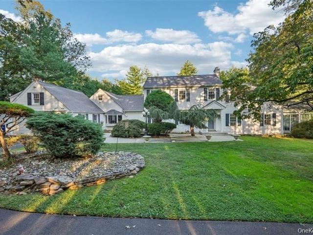8 Abbey Rd, Orangeburg, NY 10962