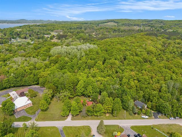 8 ACRES, 3rd Street