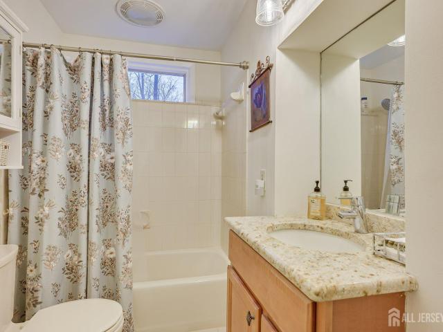 8 Adelphi Ct, Edison, NJ 08837 | MLS #2618 R