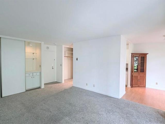 8 Admiral Dr. A232
