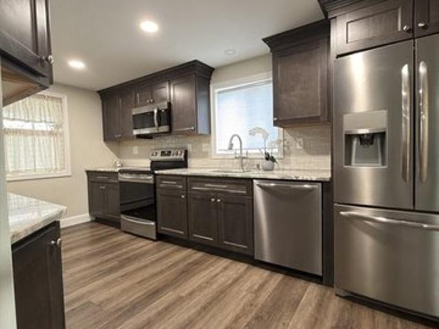 8 Alfred Pl, Woburn, MA 01801
