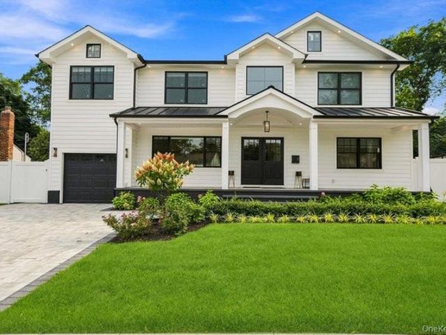 8 Allison Dr, Old Bethpage, NY 11804